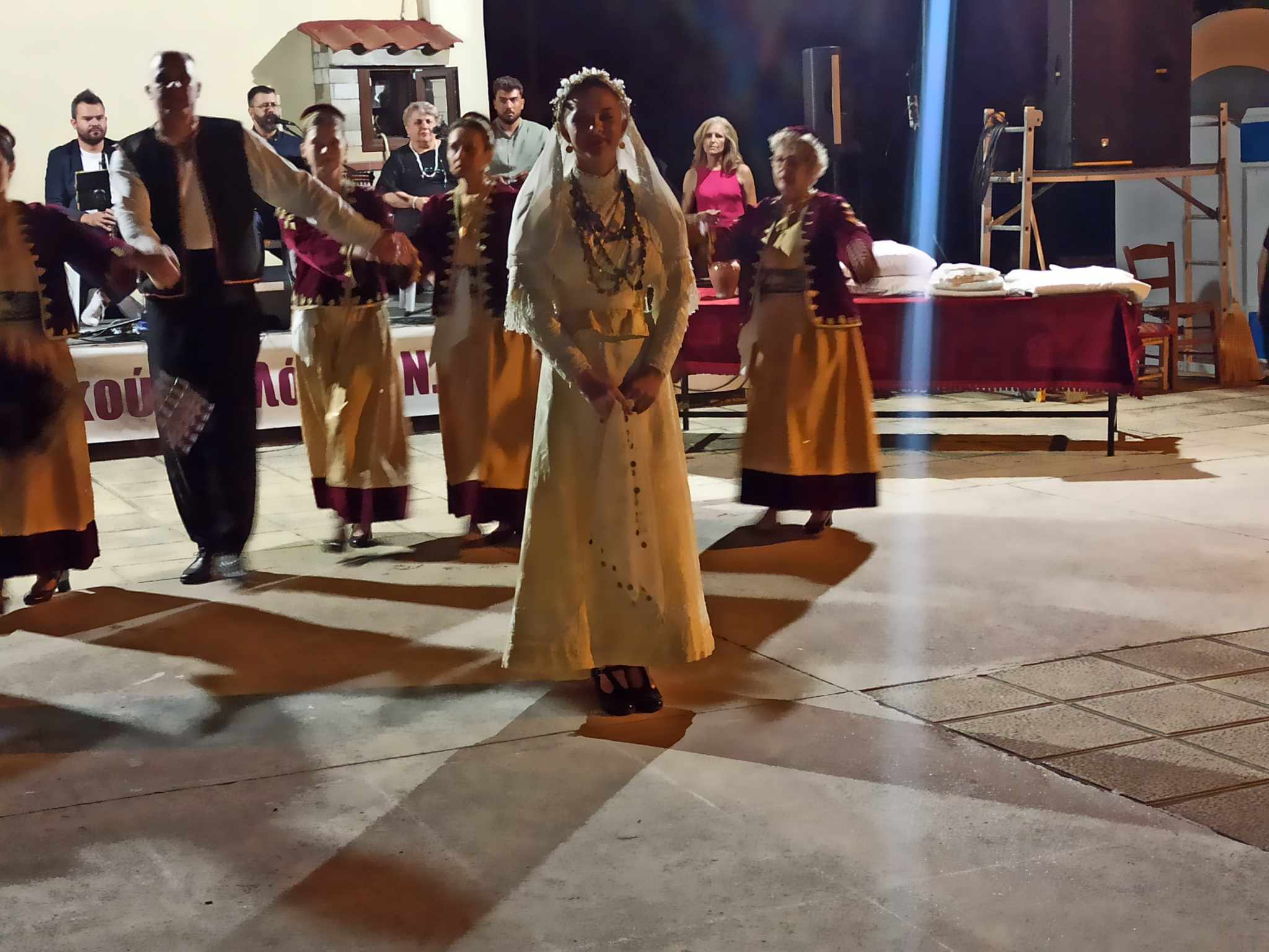 Εντυπωσιακή αναβίωση παραδοσιακού γάμου Μικρασιάτισσας με Θρακιώτη στη ...